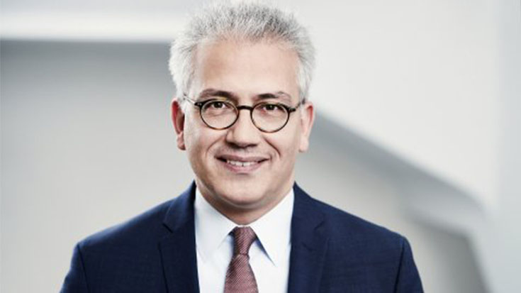 Al-Wazir im Interview über das kostenlose ÖPNV-Landesticket in Hessen